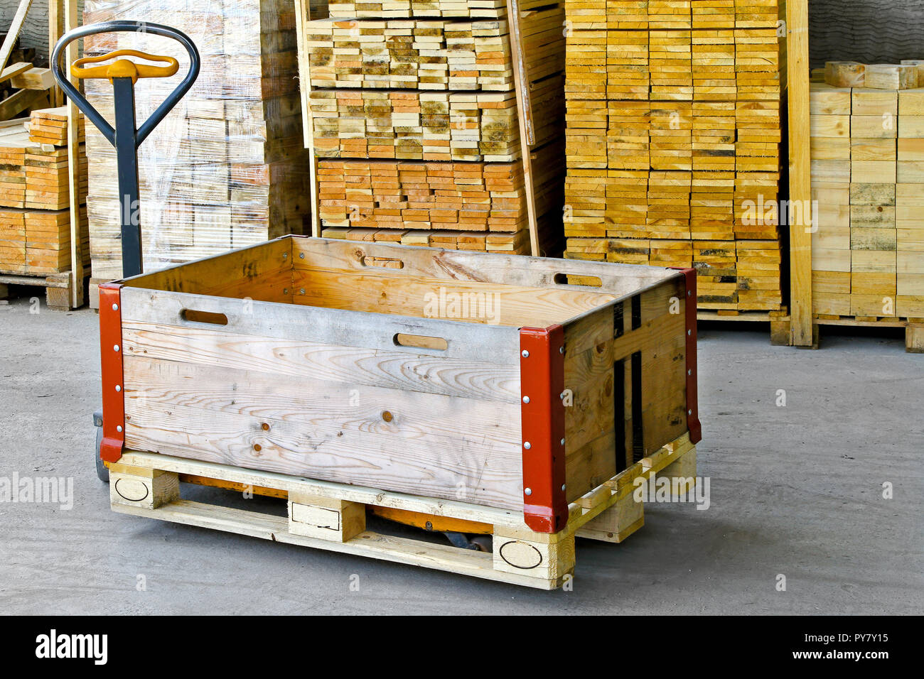 Hand powered pallet jack with wooden box Stock Photo - Alamy