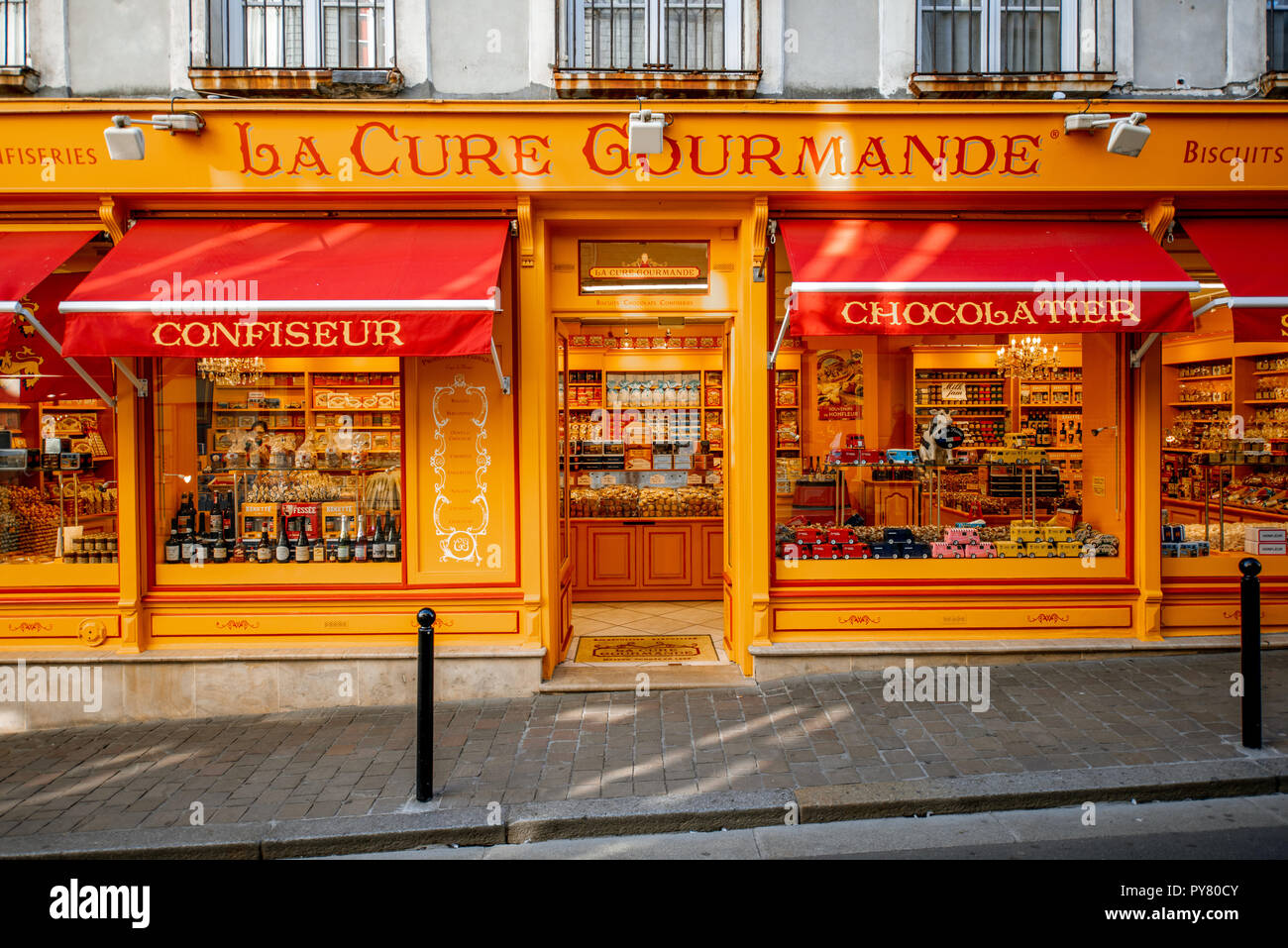 Old french store front hi-res stock photography and images - Alamy