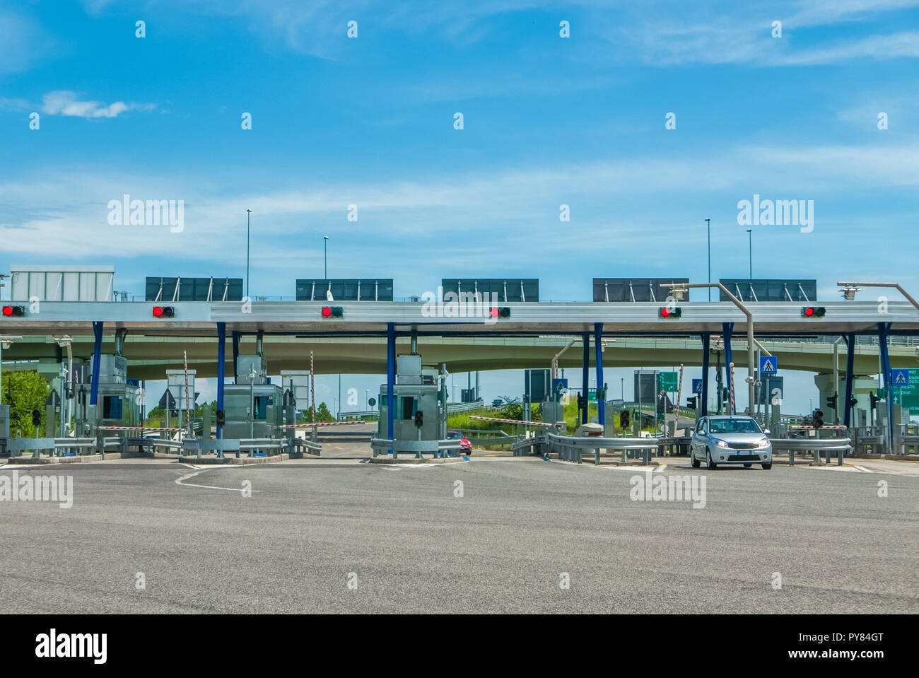 Cars passing through the toll gate on the motorway Stock Photo - Alamy