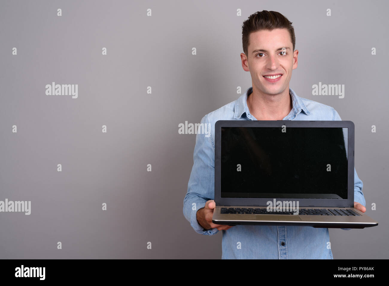 Man holding his shirt hi-res stock photography and images - Alamy