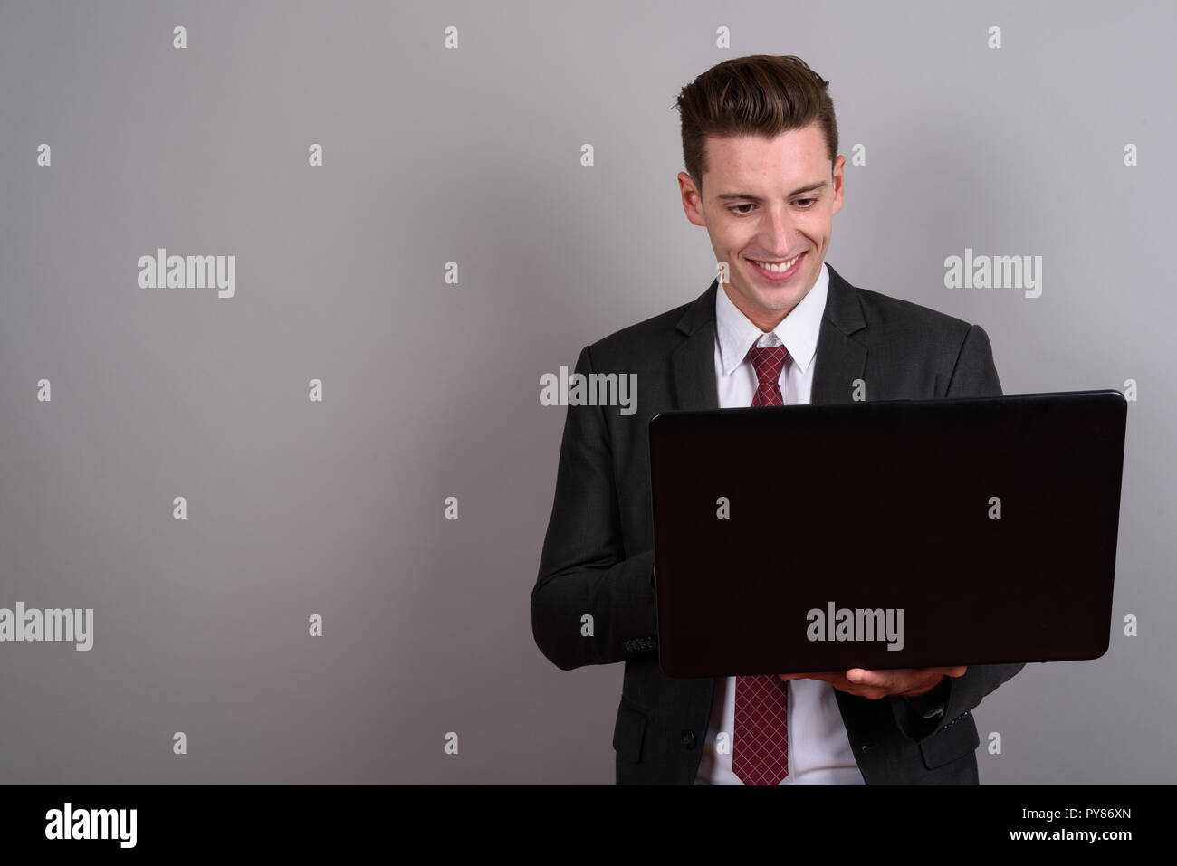 Man working typing laptop computer hi-res stock photography and images ...