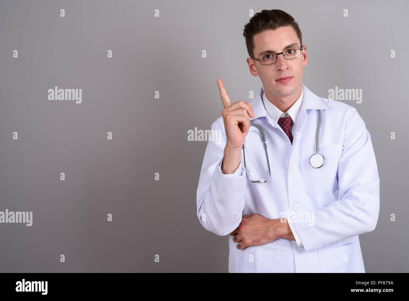 Doctor pointing hi-res stock photography and images - Alamy