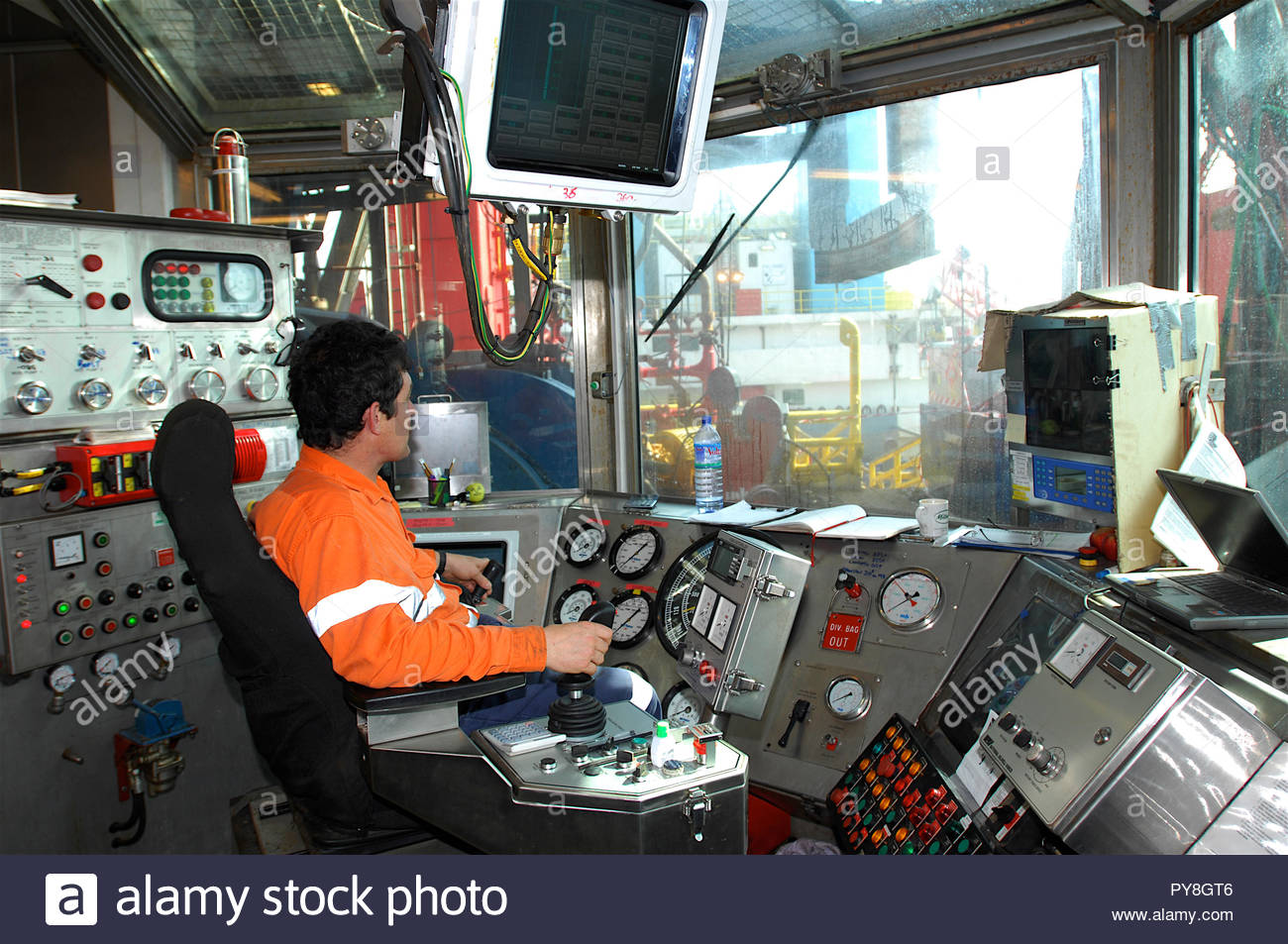Control Room Oil Rig Stock Photos & Control Room Oil Rig Stock Images ...