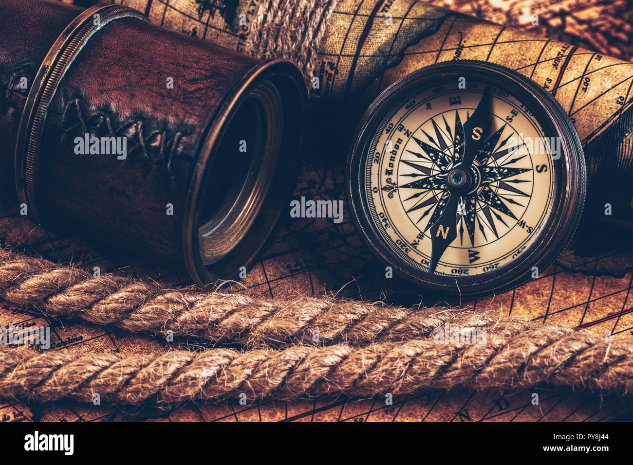World map and compass hi-res stock photography and images - Alamy
