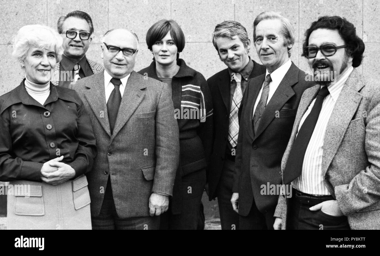 Right to left: N.N., Josef Weber, N.N.. Ingrid Kurz, Arno Behrisch ...