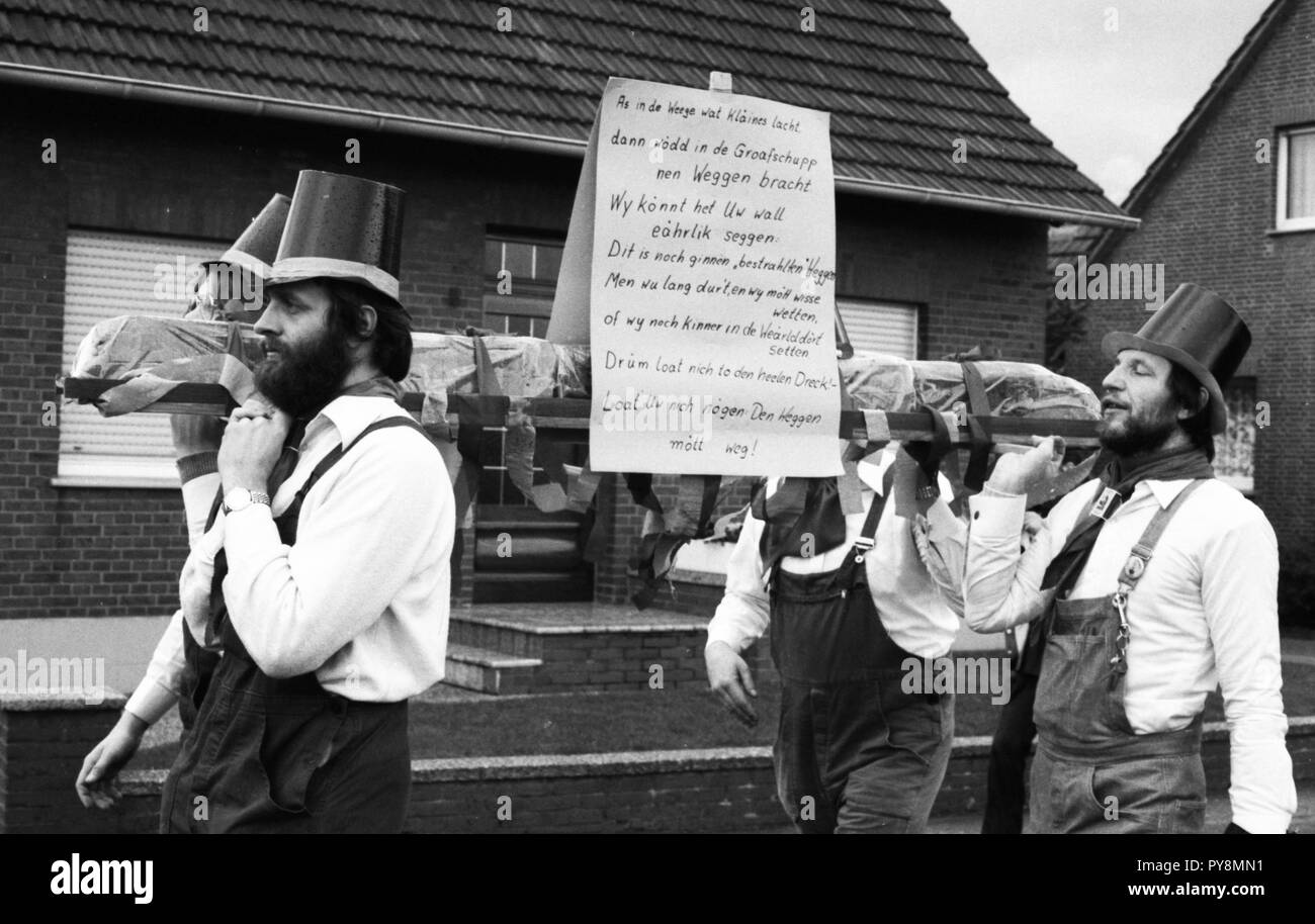 More than 10,000 opponents of nuclear power and nuclear weapons ...