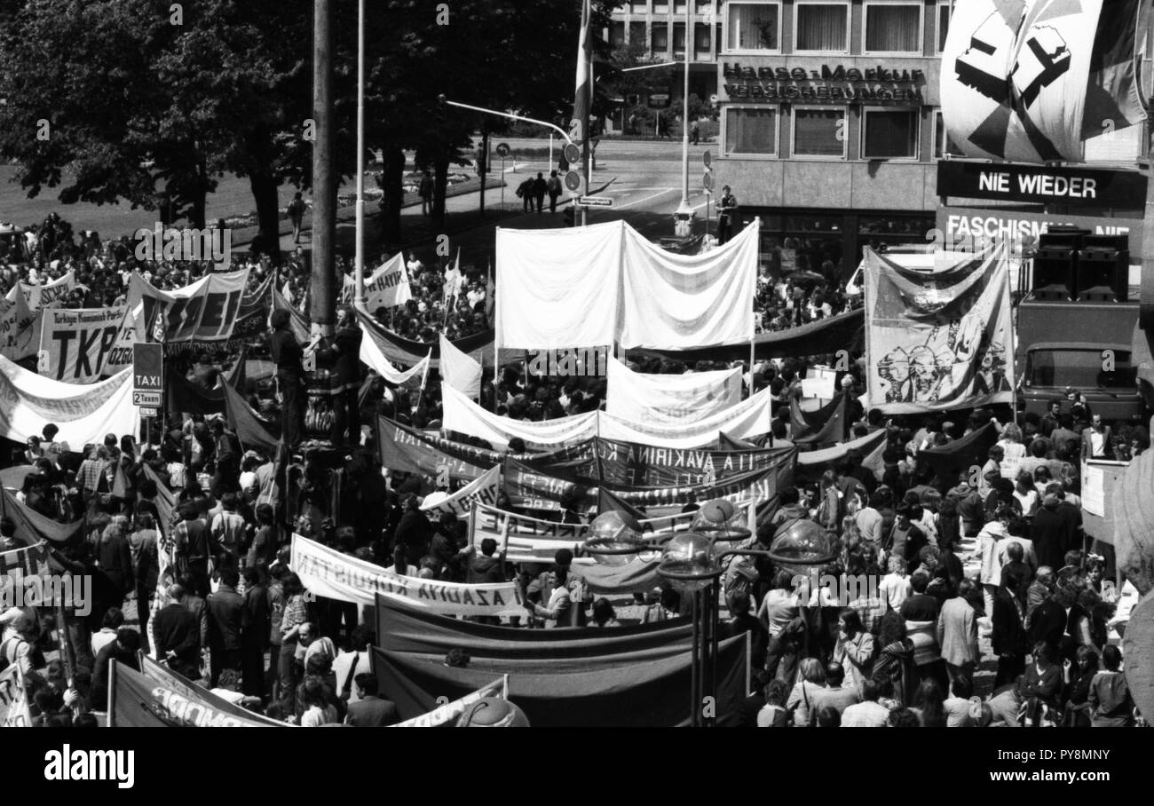The congress on the 35th anniversary of the end of fascism on 10 May ...