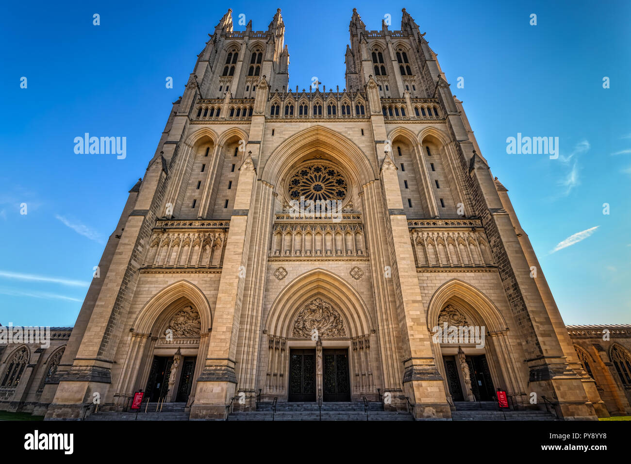 National cathedral hi-res stock photography and images - Alamy