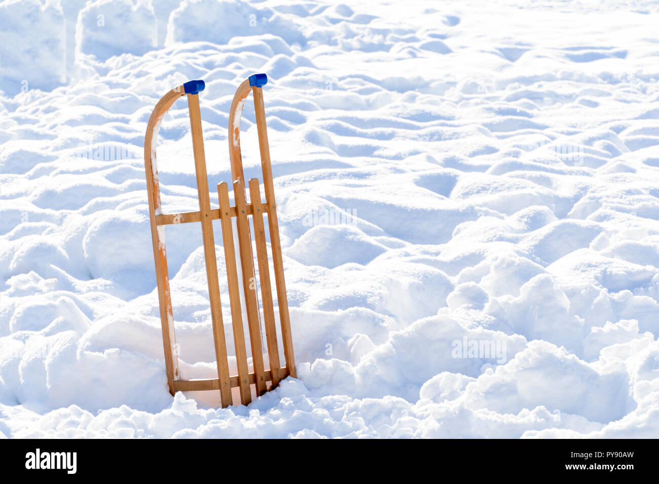 Wooden sled. Winter and snow Stock Photo - Alamy