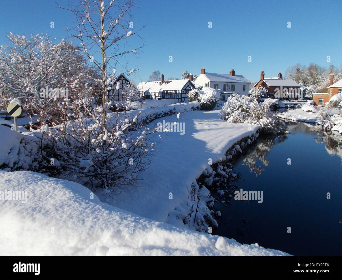 River arrow hi-res stock photography and images - Alamy