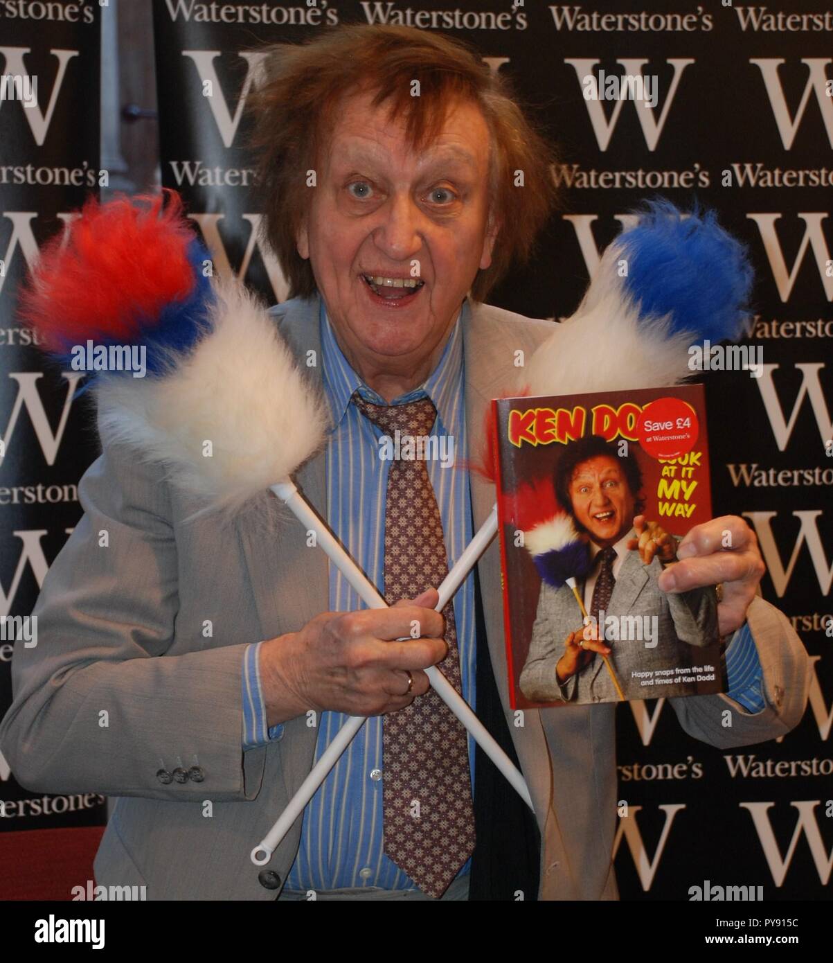 Ken dodd teeth hi-res stock photography and images - Alamy