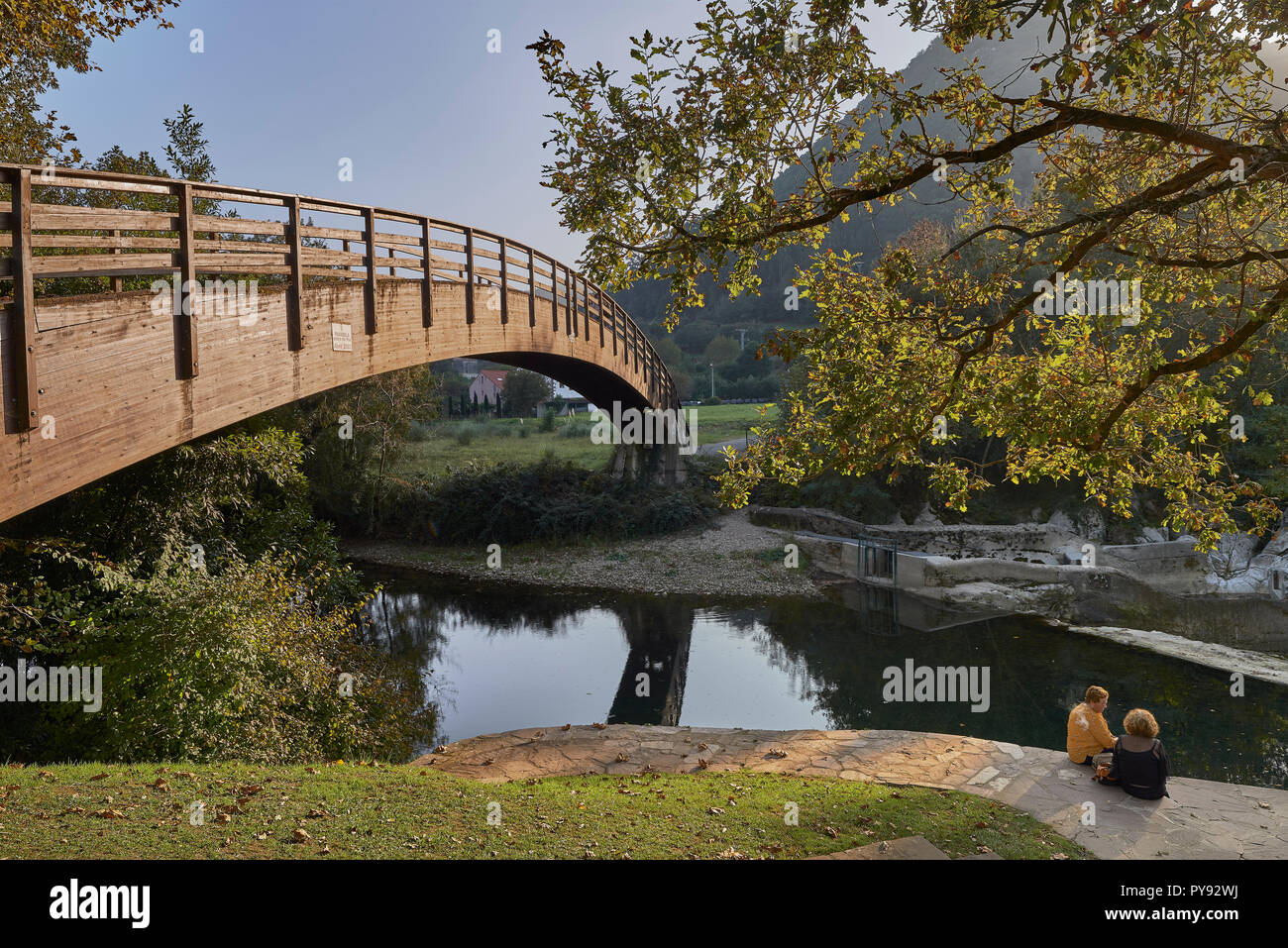Curved river bridge hi-res stock photography and images - Alamy