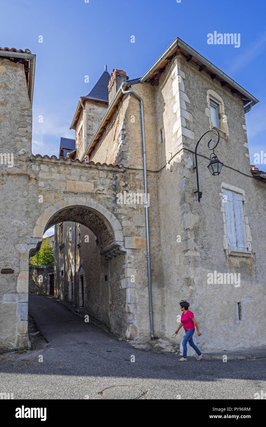 Medieval town gate hi-res stock photography and images - Alamy