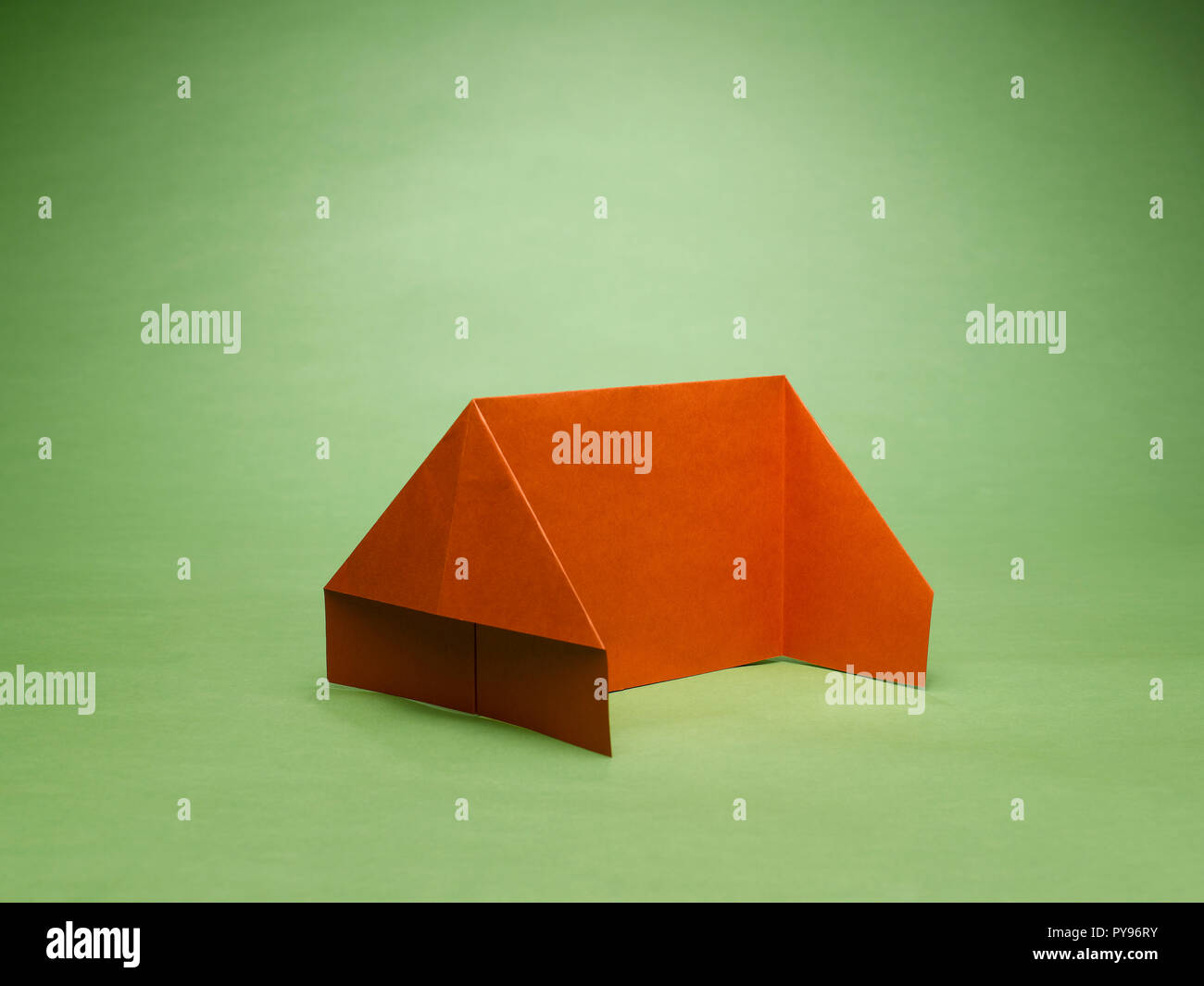 A PAPER FARMHOUSE/BARN USING THE ART OF ORIGAMI Stock Photo - Alamy