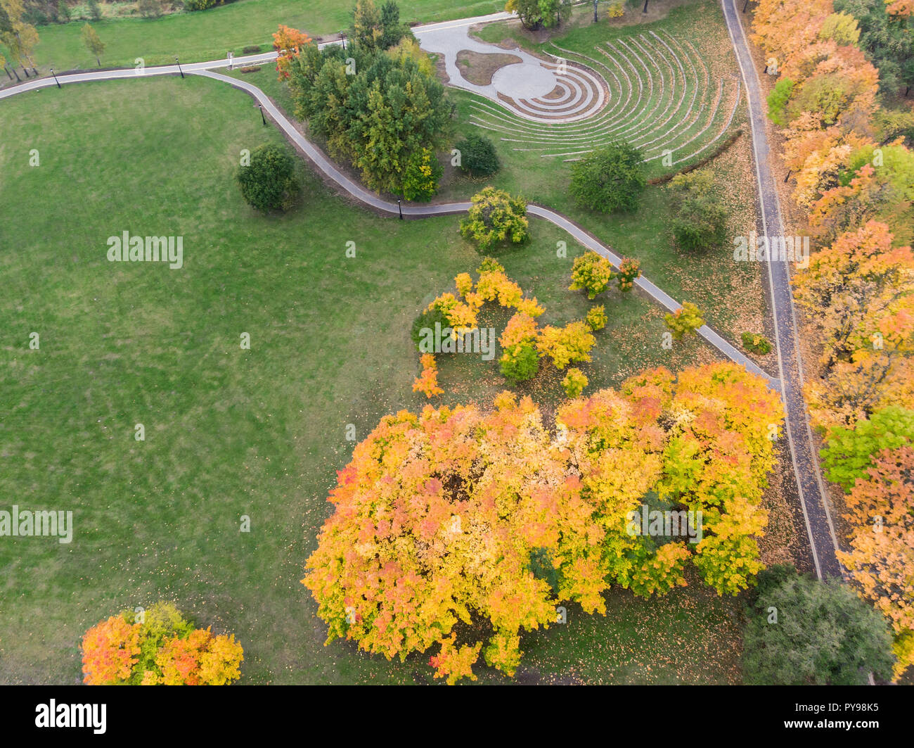 Park during fall season hi-res stock photography and images - Alamy