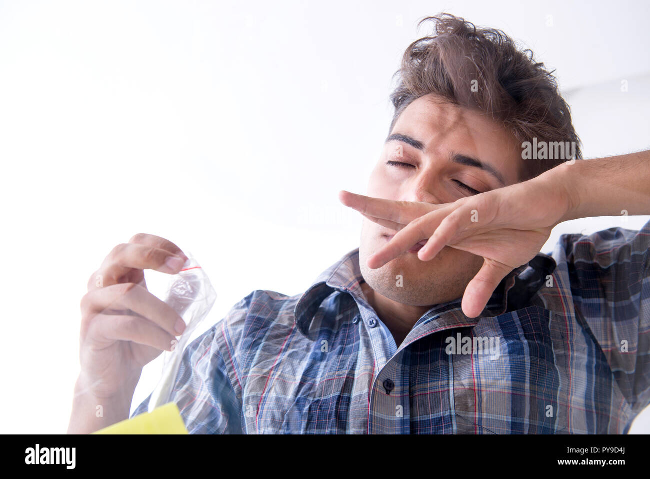 Drug addict sniffing cocaine narcotic Stock Photo - Alamy