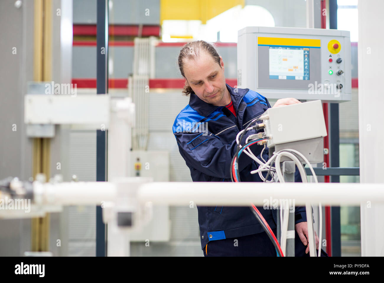 Man operating machines hi-res stock photography and images - Alamy
