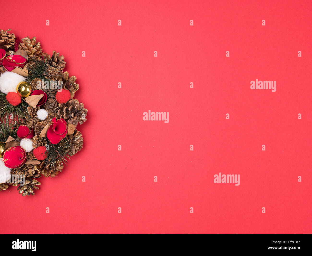 Christmas wreath silver stars hi-res stock photography and images - Alamy