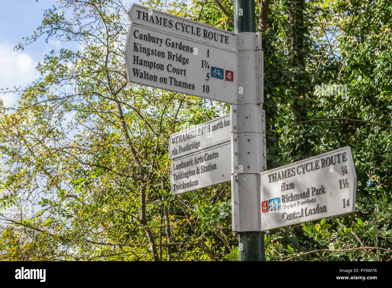 Thames cycle route hi-res stock photography and images - Alamy
