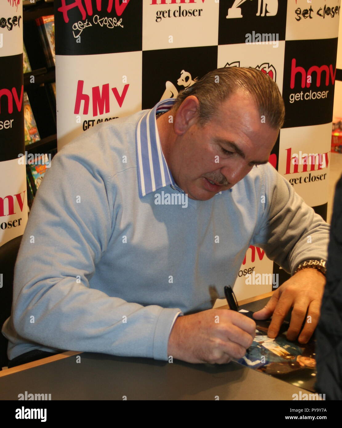 Neville southall welsh goalkeeper hi-res stock photography and images ...