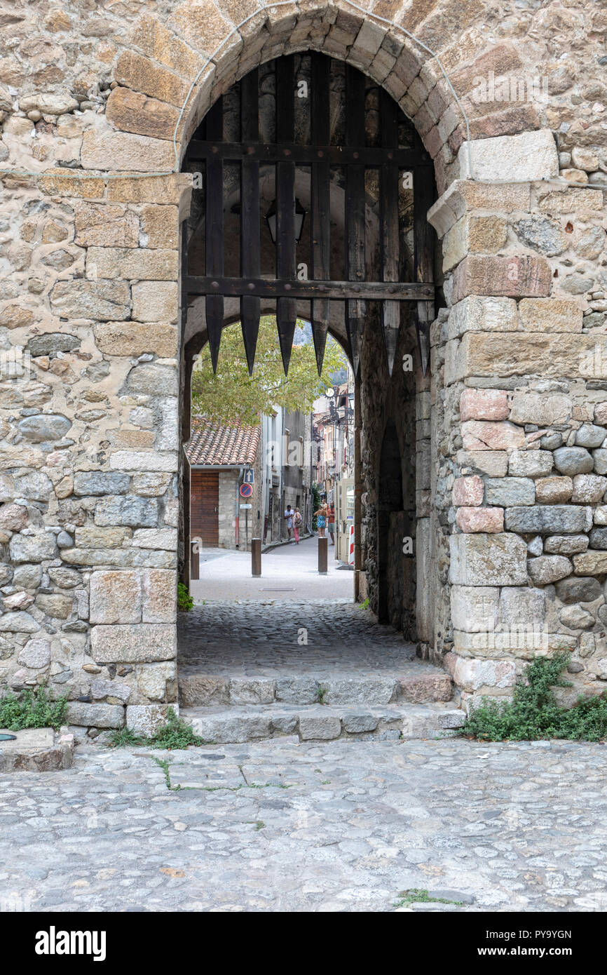 Portcullis gate hi-res stock photography and images - Alamy