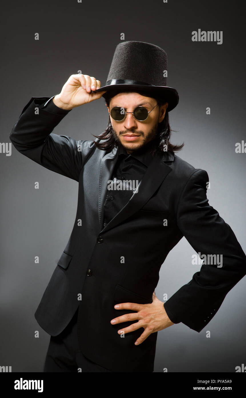 Vintage concept with man wearing black top hat Stock Photo - Alamy