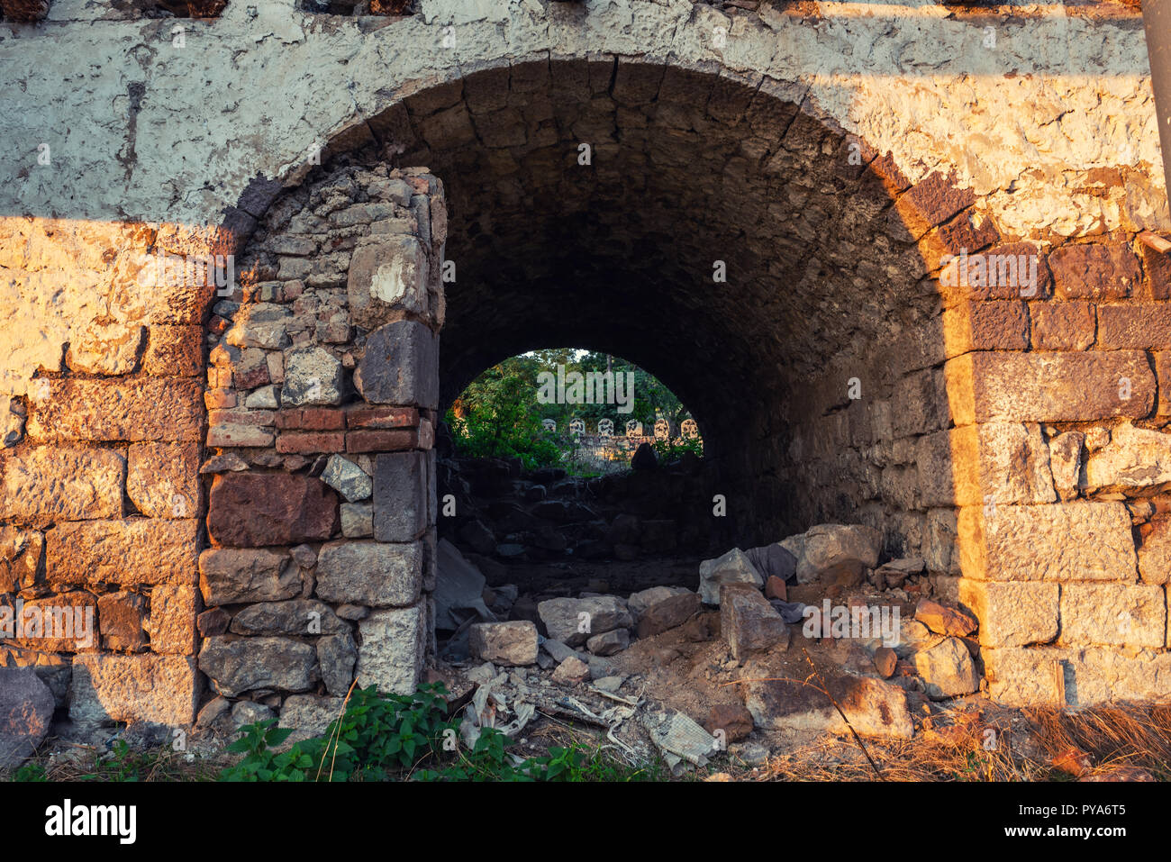 Aged arch hi-res stock photography and images - Alamy