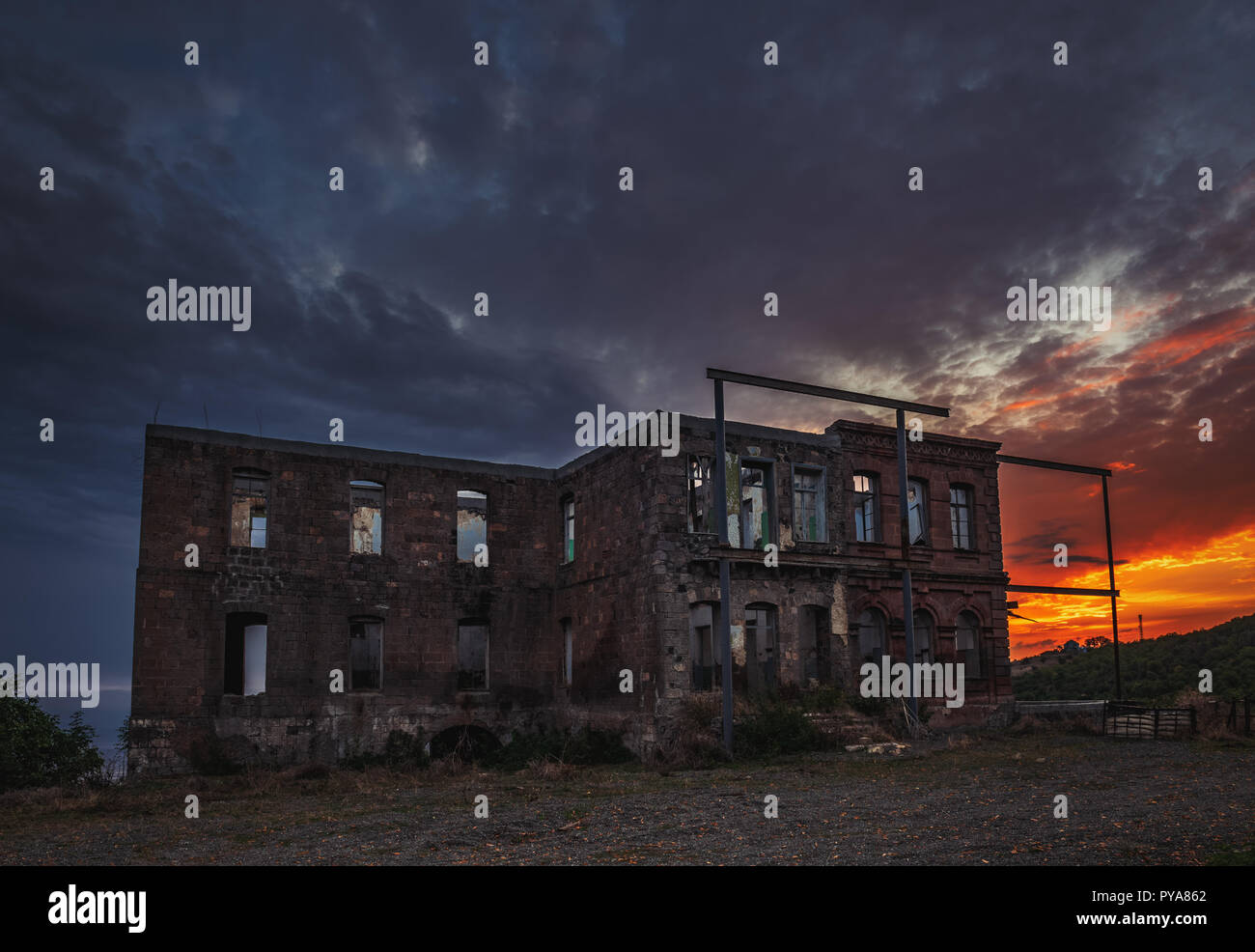 Exterior of old ruined ghost house Stock Photo - Alamy