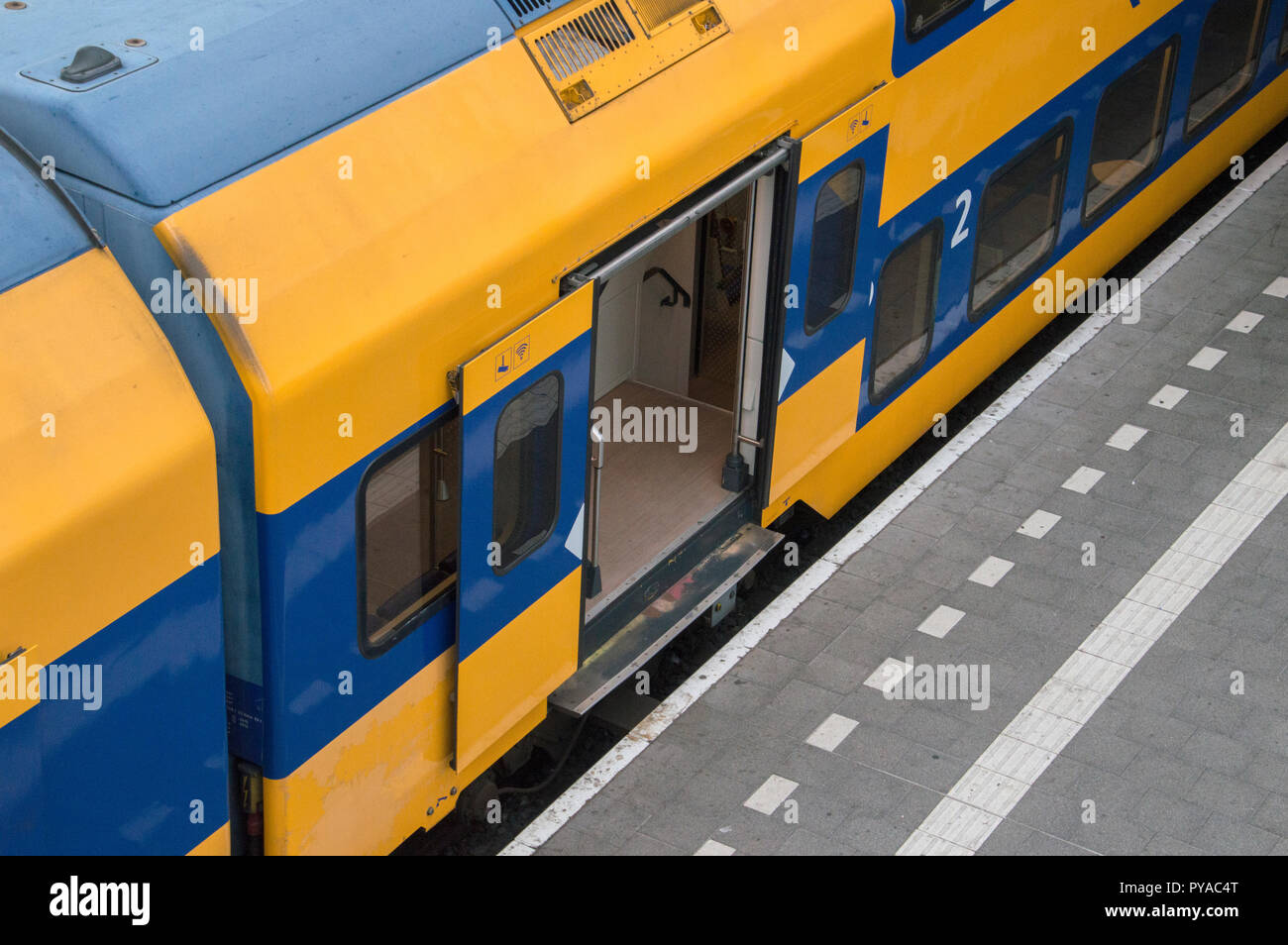 Side view ns train hi-res stock photography and images - Alamy