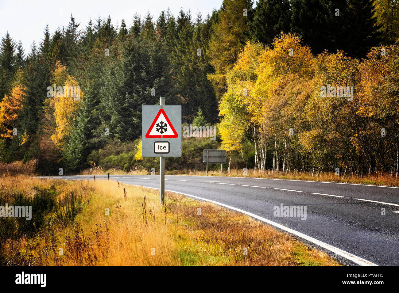 Ice warning road sign on a95 hi-res stock photography and images - Alamy