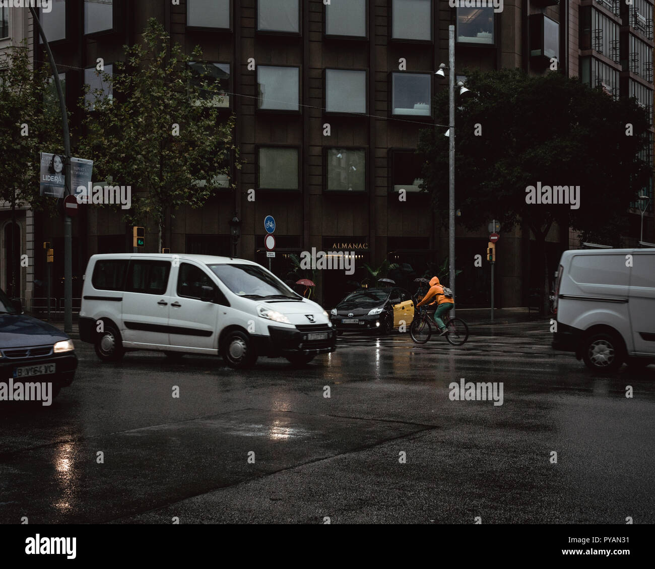Empty street on rainy night hi-res stock photography and images - Alamy
