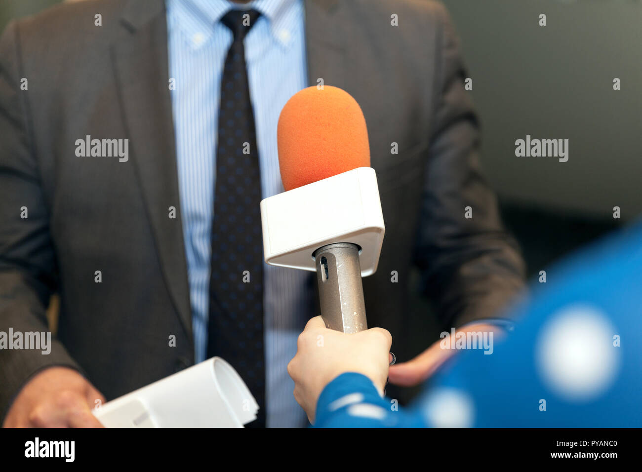 Broadcast journalism hi-res stock photography and images - Alamy