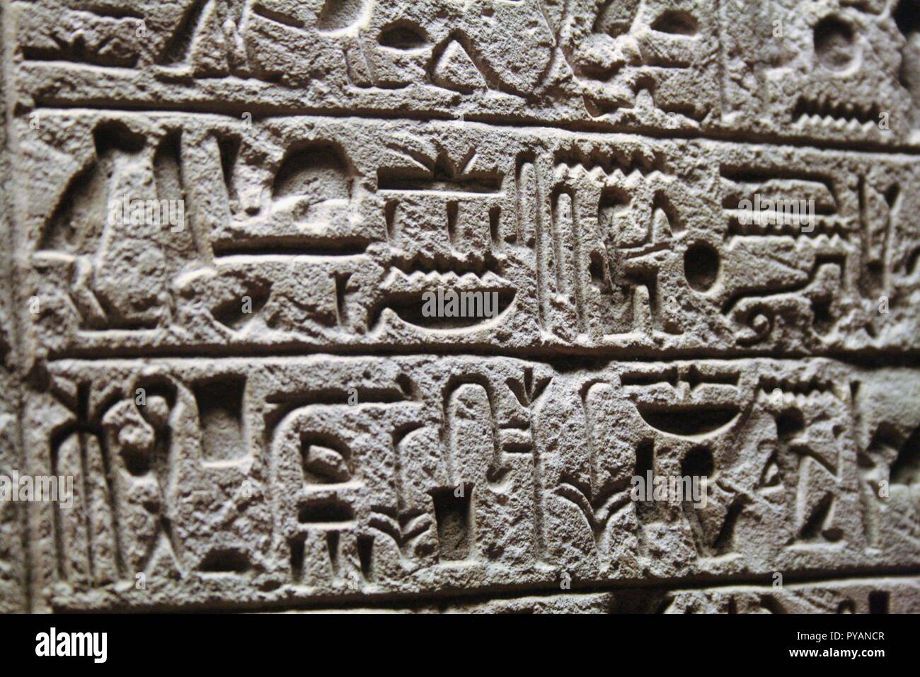 Hieroglyphics - Story on a wall Stock Photo - Alamy