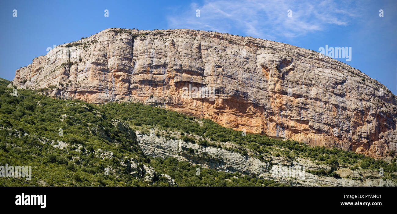 Massive rock hi-res stock photography and images - Alamy