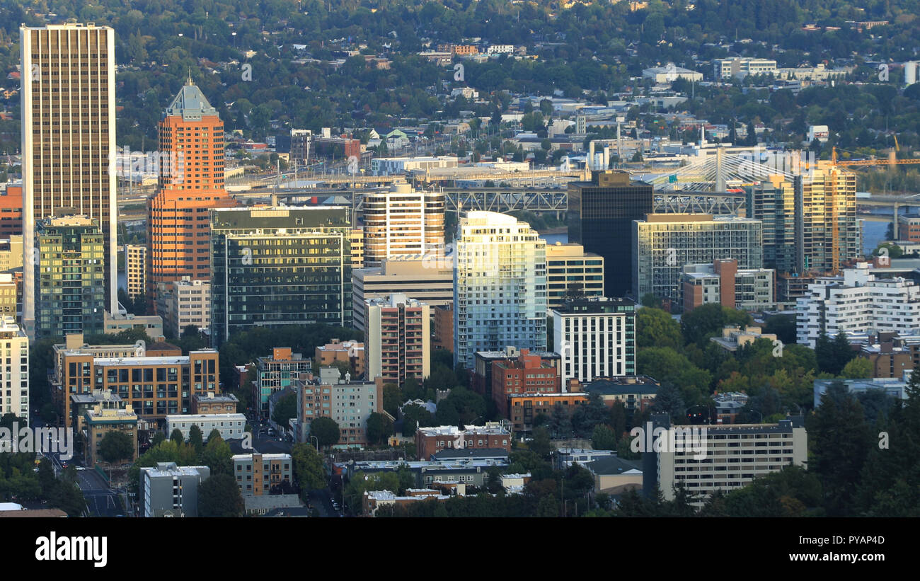 Portland Oregon Skyline High Resolution Stock Photography and Images ...