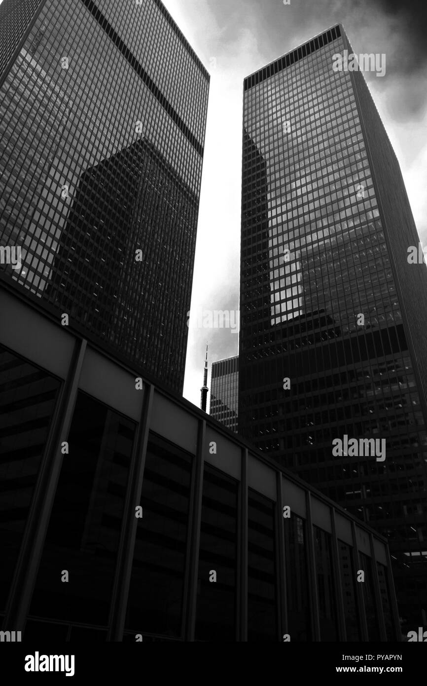 Tall buildings business financial hi-res stock photography and images ...
