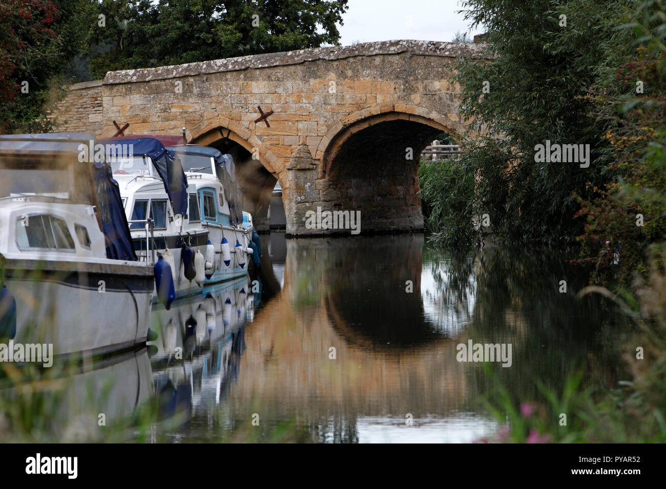 Radcot bridge hi-res stock photography and images - Alamy