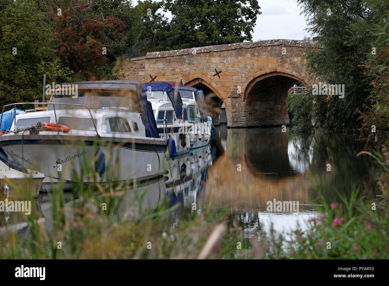 Radcot road bridge on the River Thames. Oxfordshire Stock Photo - Alamy