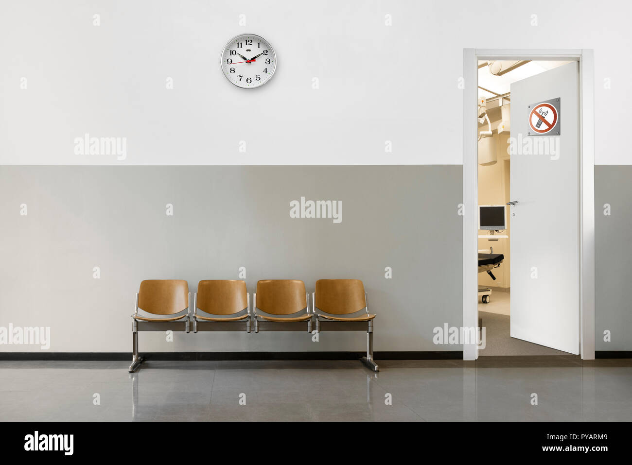 Empty waiting room with chairs hi-res stock photography and images - Alamy