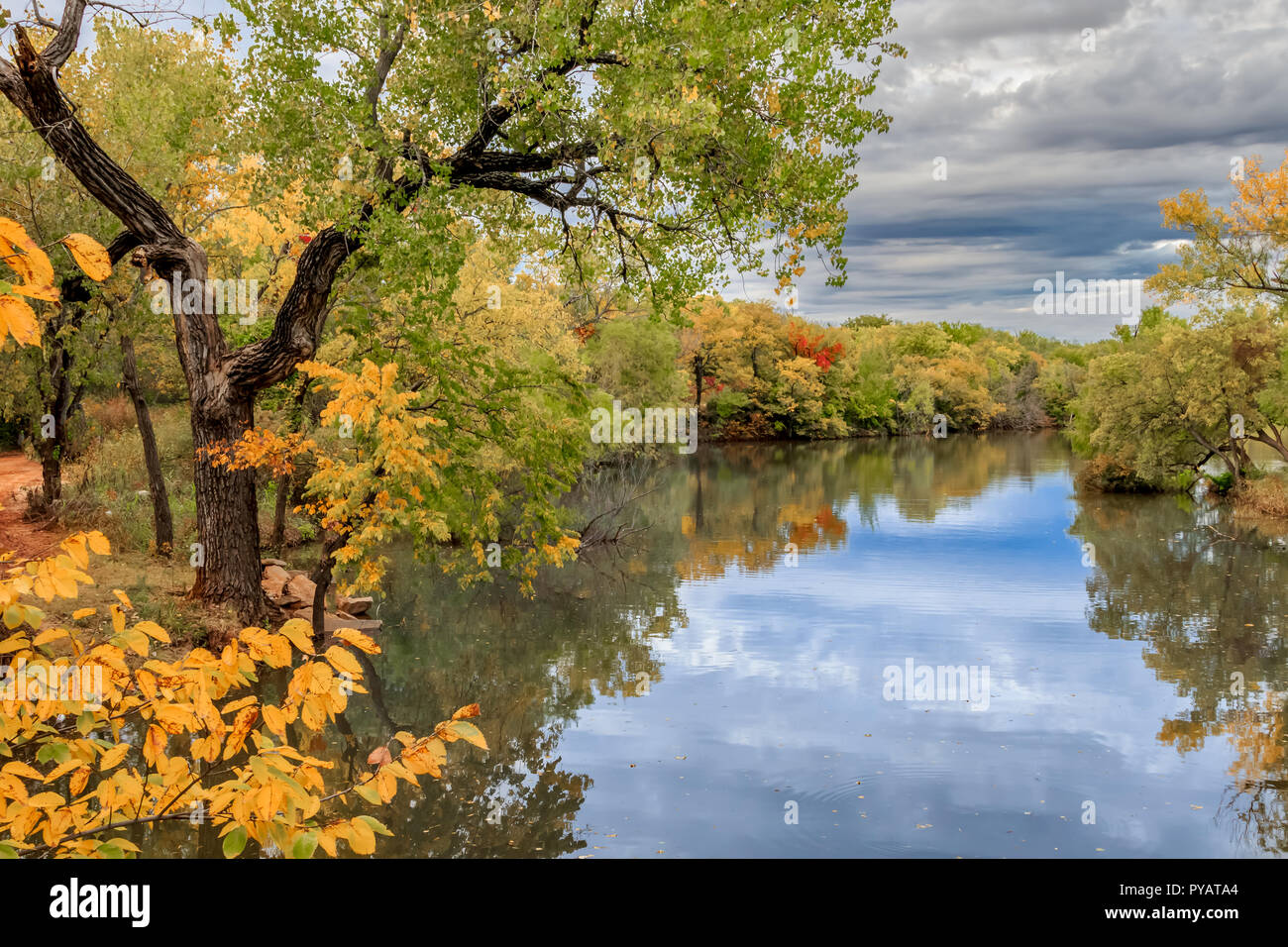 Oklahoma City's Lake Hefner surrounded by trees in fall color Stock ...