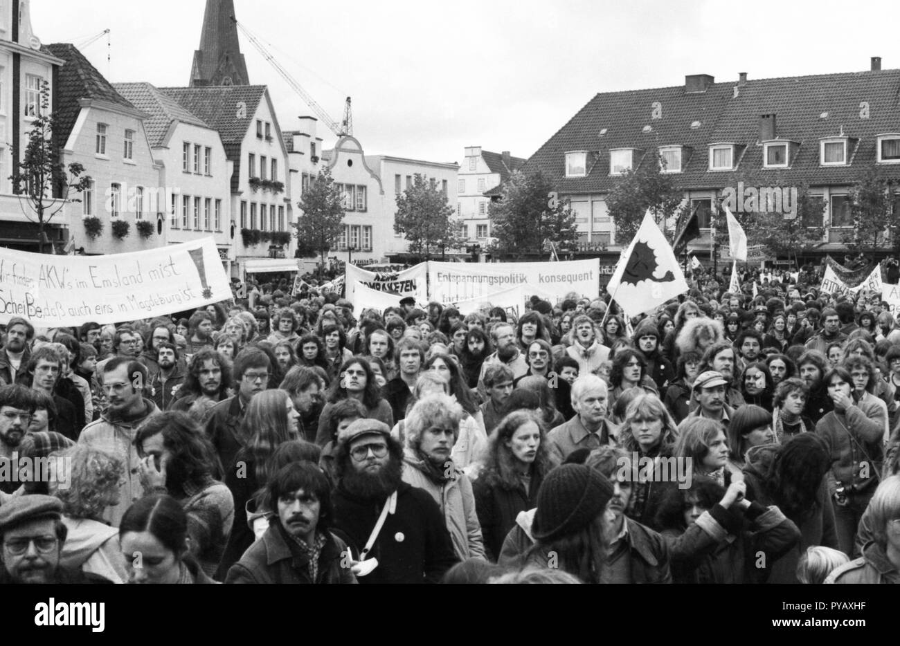 1980 weapons hi-res stock photography and images - Alamy