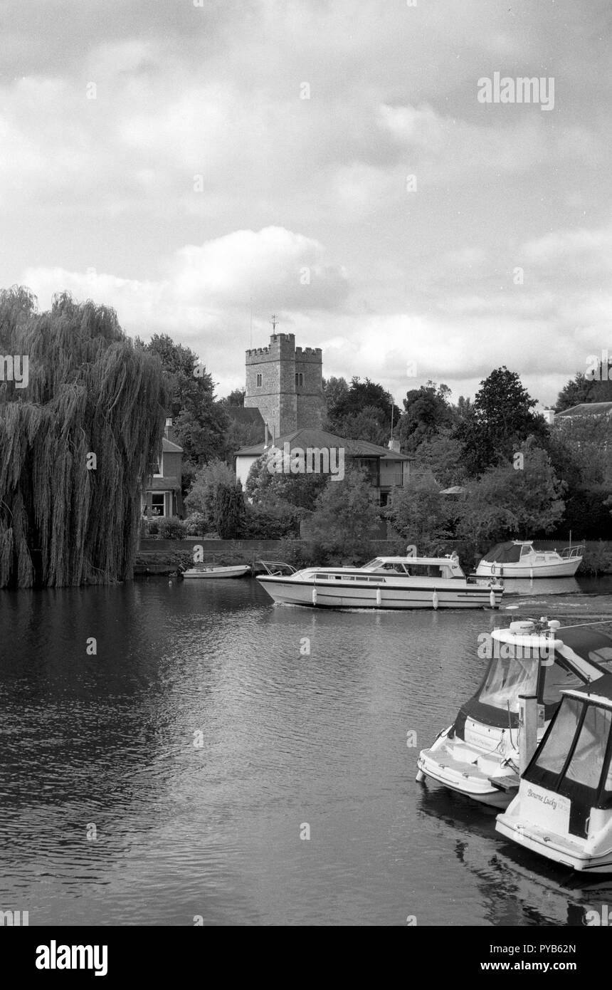 The ferry at cookham Black and White Stock Photos & Images - Alamy