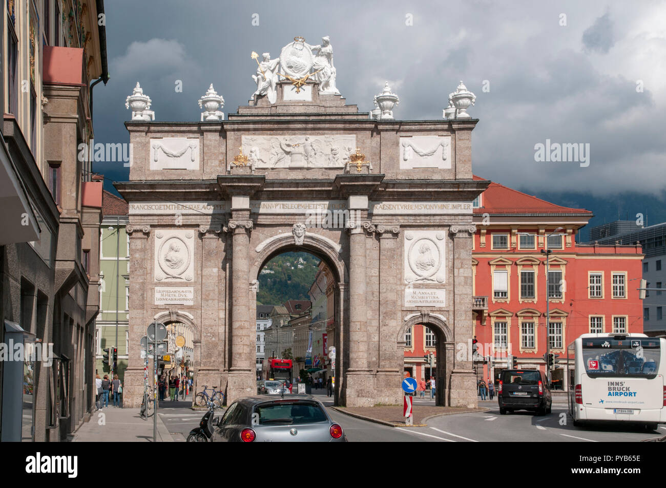 Triumph gate erected hi-res stock photography and images - Alamy