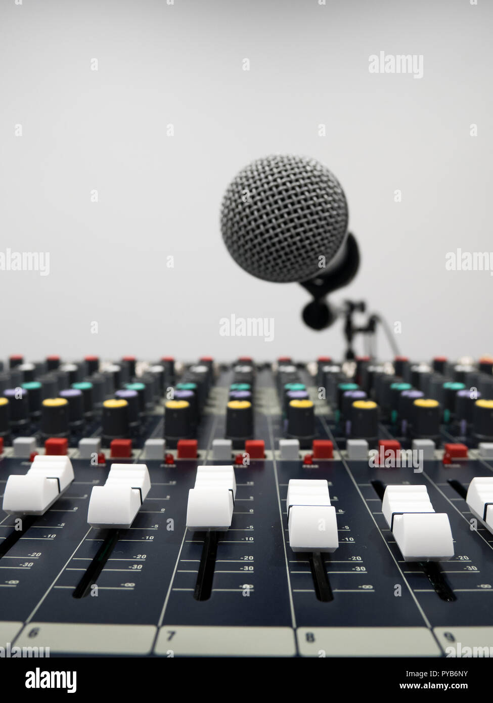 Audio microphone hi-res stock photography and images - Alamy