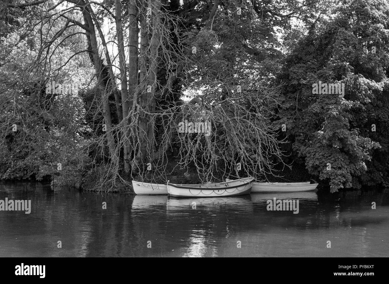 River thames cookham with boats hi-res stock photography and images - Alamy
