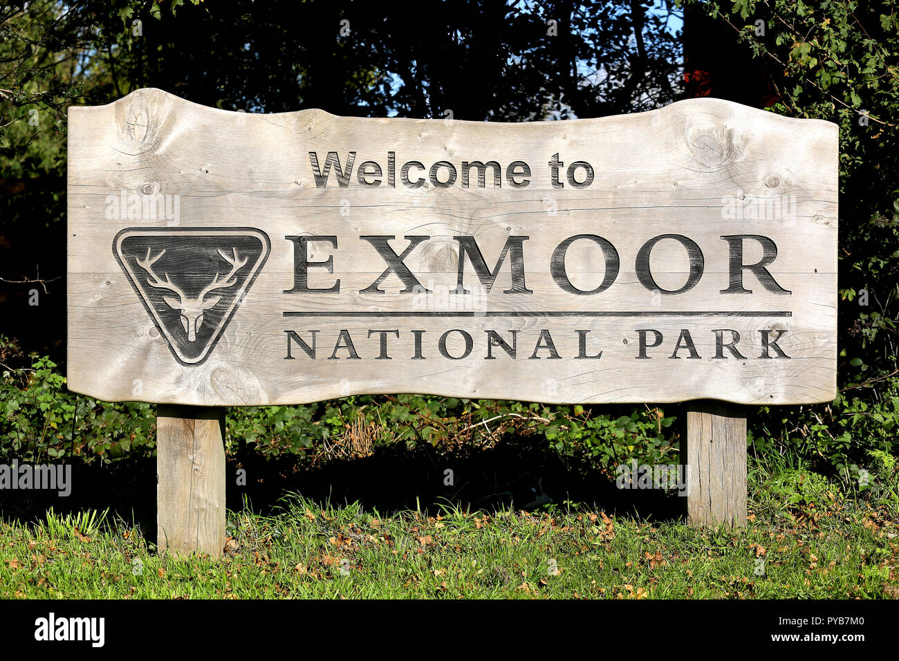 A sign for Exmoor National Park welcoming visitors & tourists Stock ...