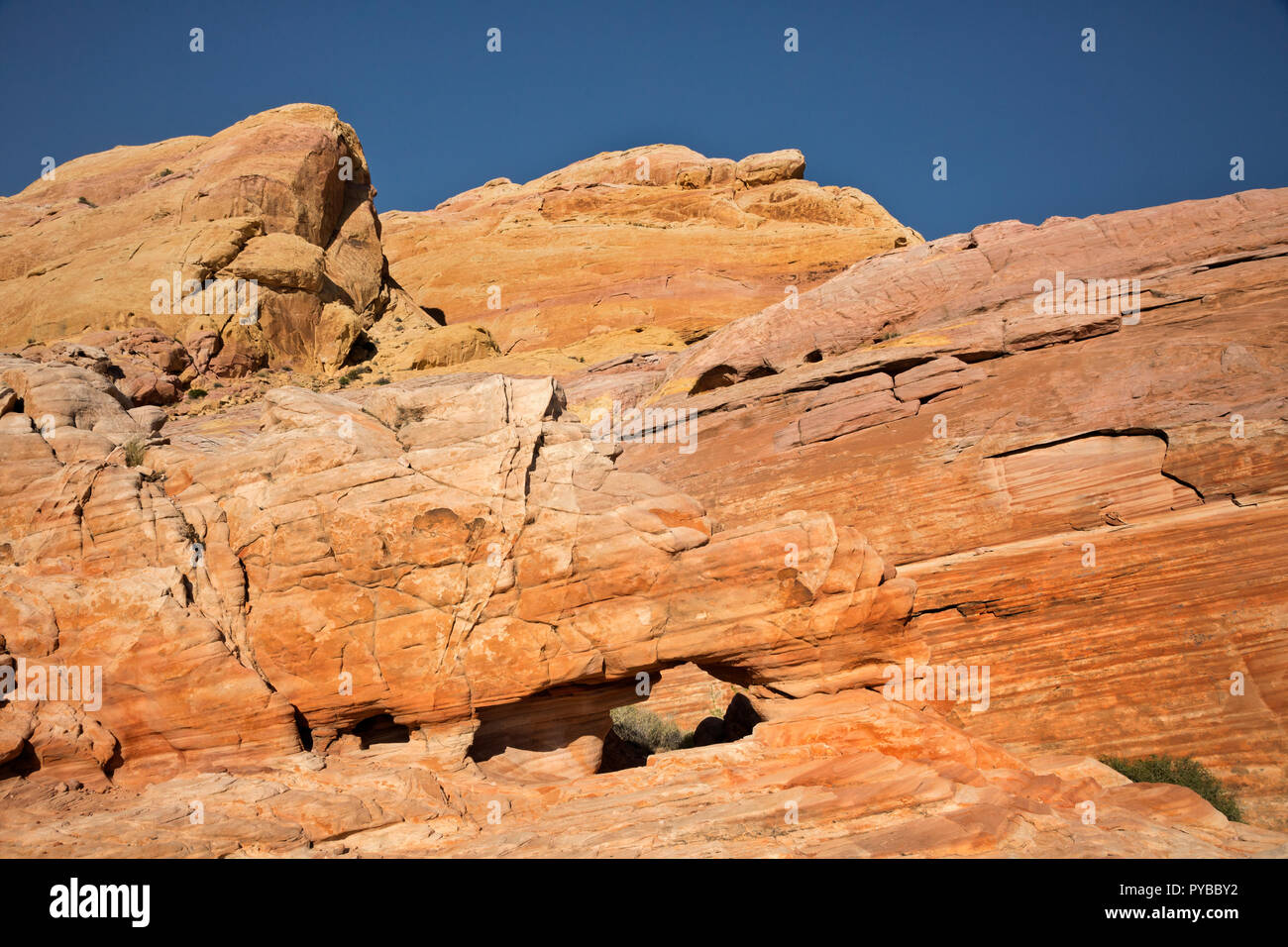Sandstone window hi-res stock photography and images - Alamy