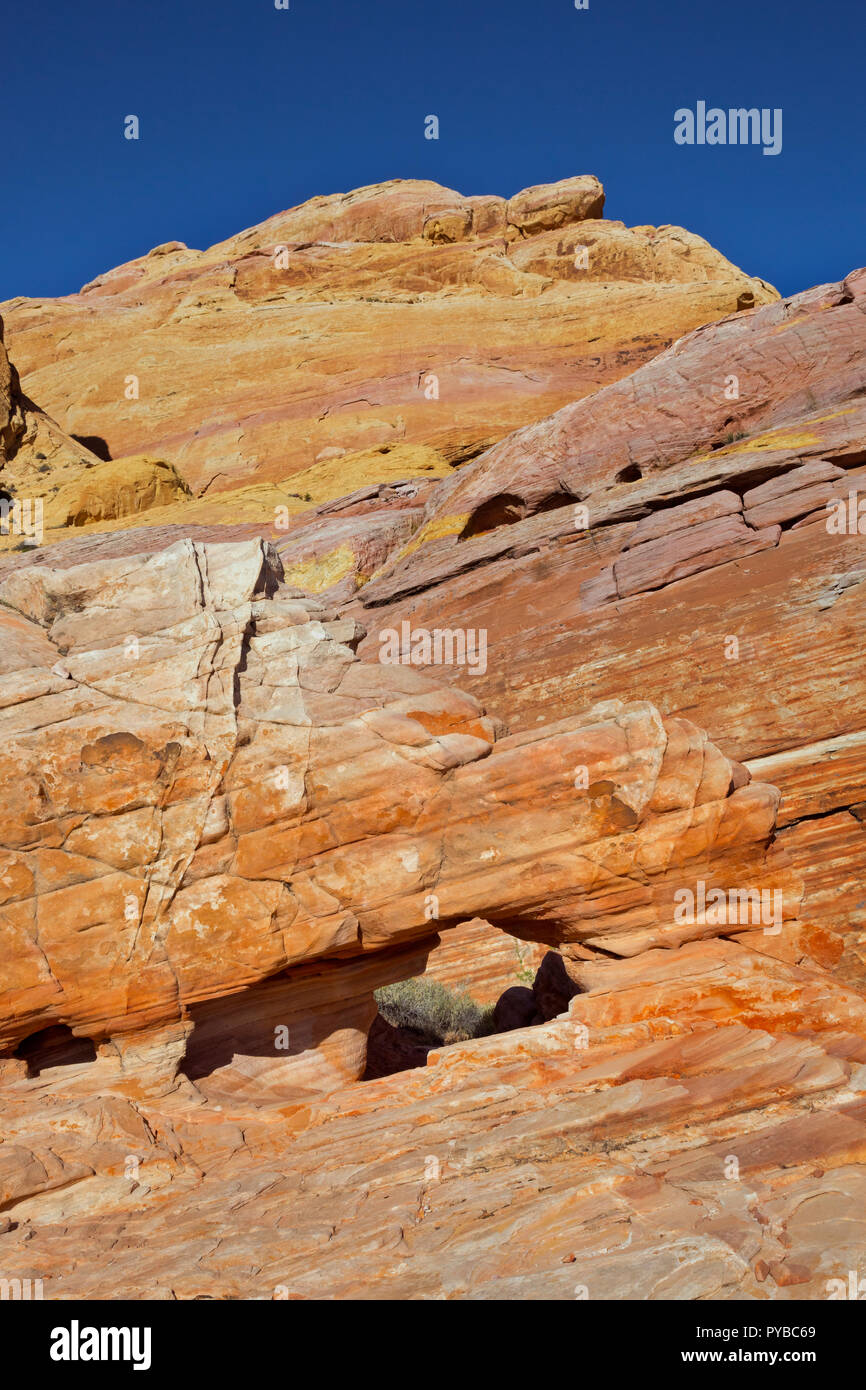 Sandstone window hi-res stock photography and images - Alamy