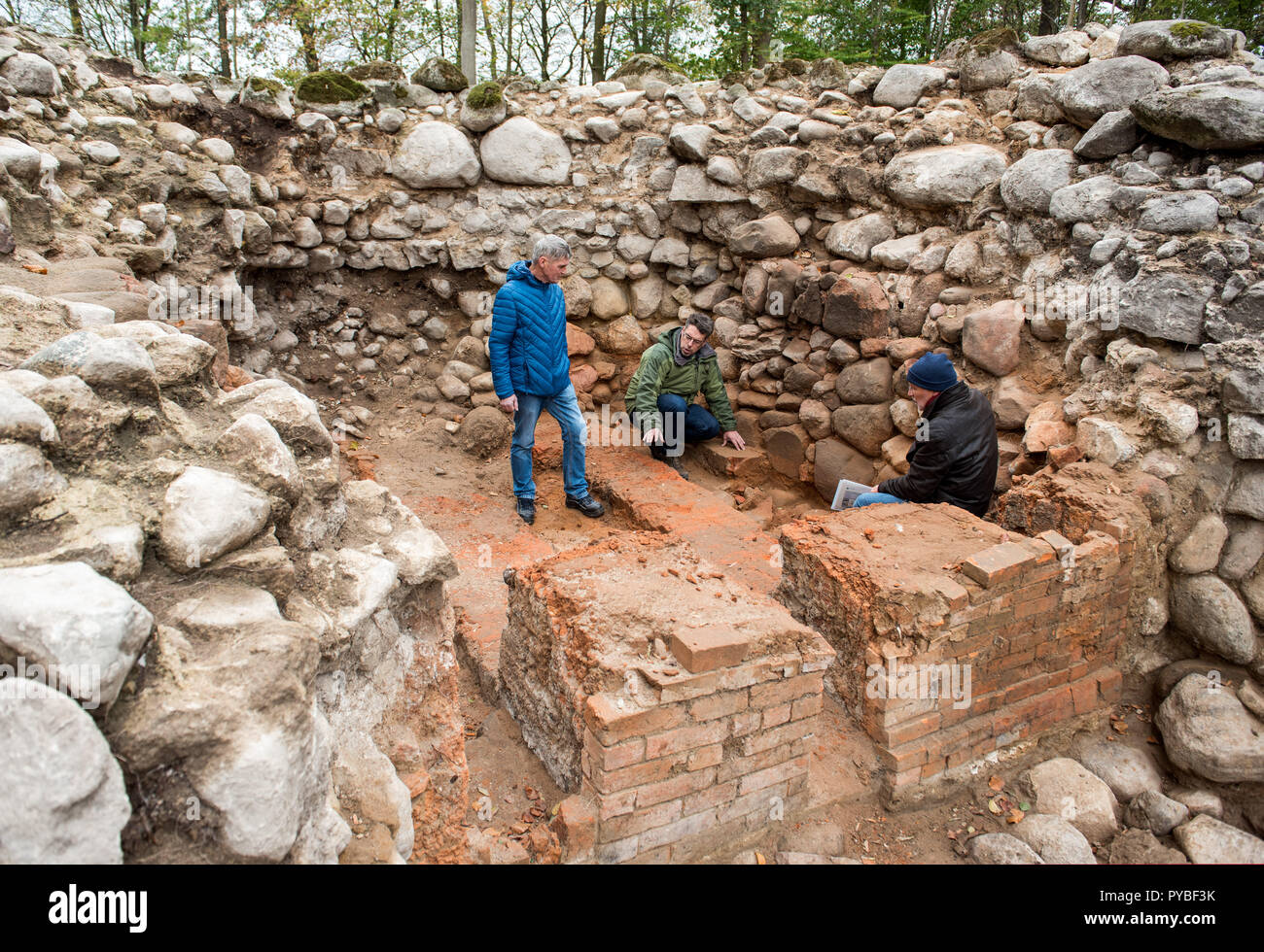Robber baron castle hi-res stock photography and images - Alamy