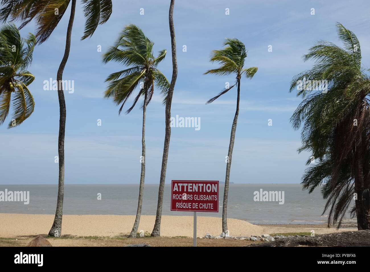 Slippery rocks warning sign beach hi-res stock photography and images ...